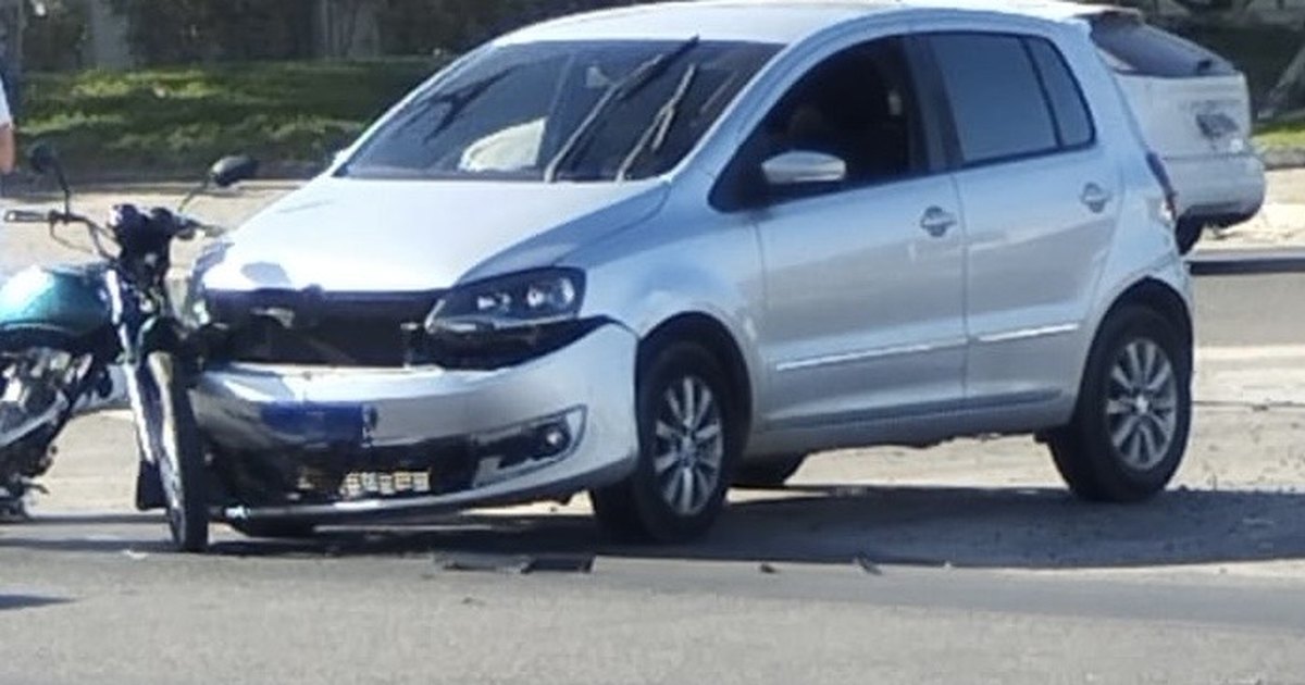 Colisão lateral é registrada na rotatória do Grupo Coringa, em ...