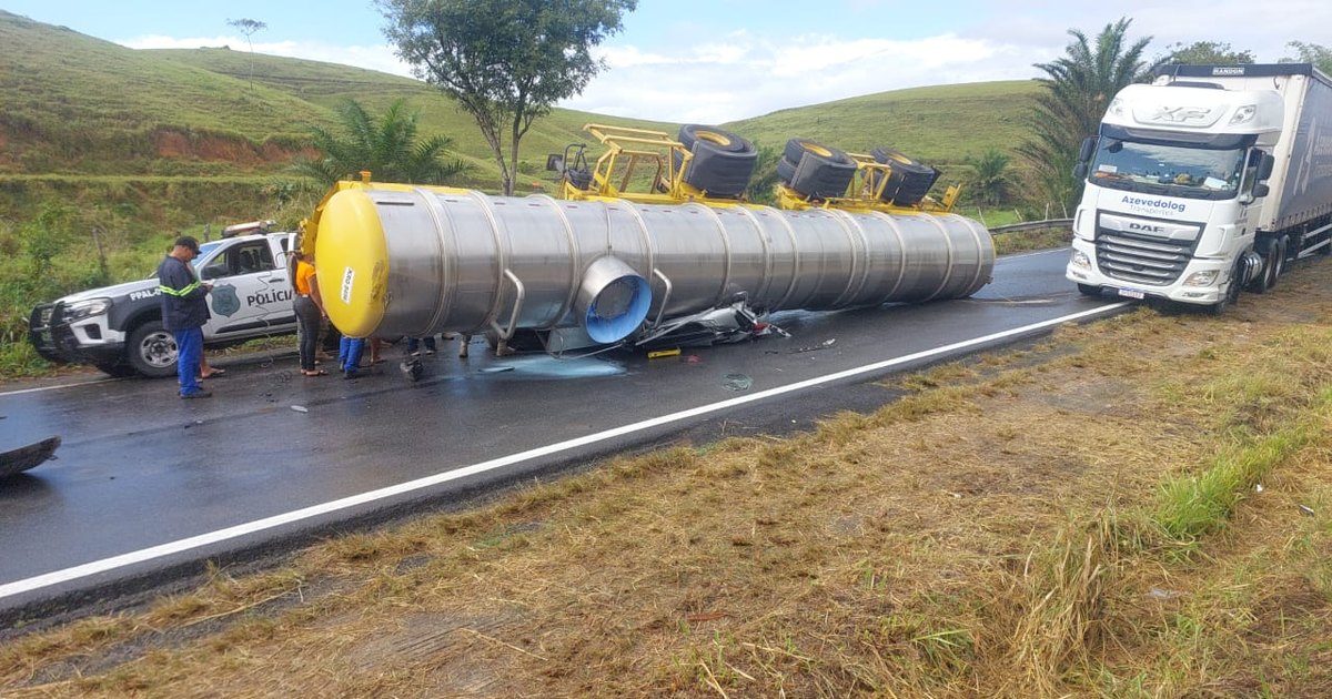 Vídeo mostra médica sobrevivente de acidente que deixou dois mortos sendo resgatada pelo Corpo ...