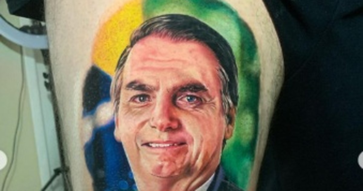 Vídeo. Fã tatua o rosto do presidente Jair Bolsonaro na coxa, em ...